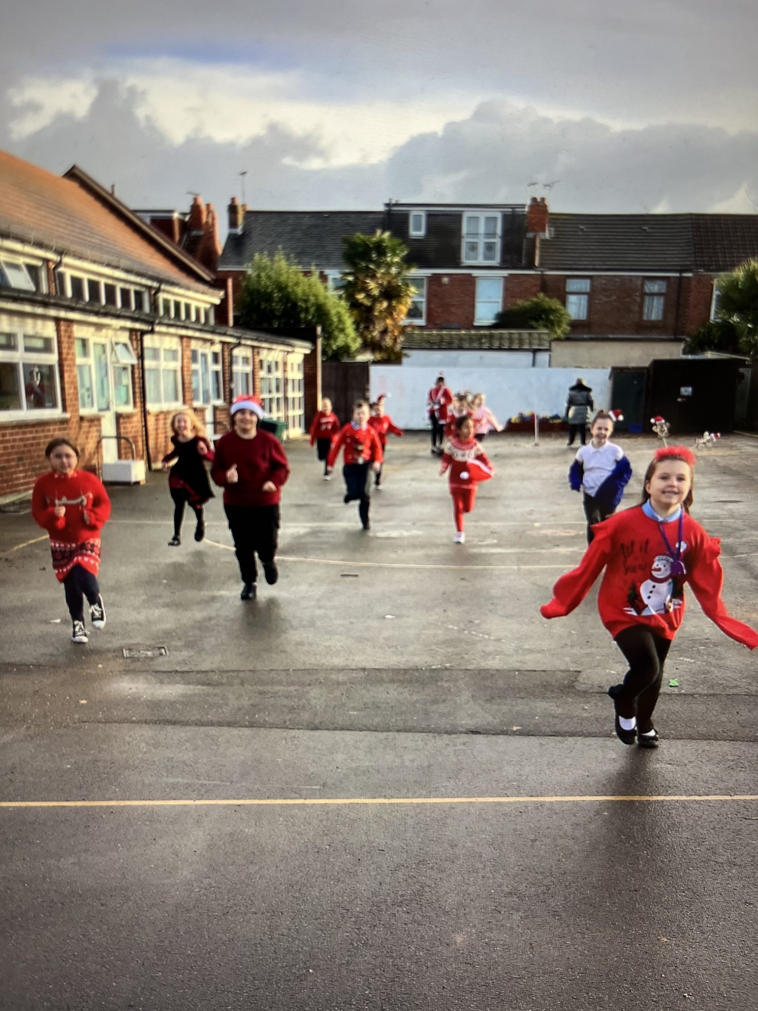 Year 3 and 4 Father Christmas fun run! - Westover Primary School